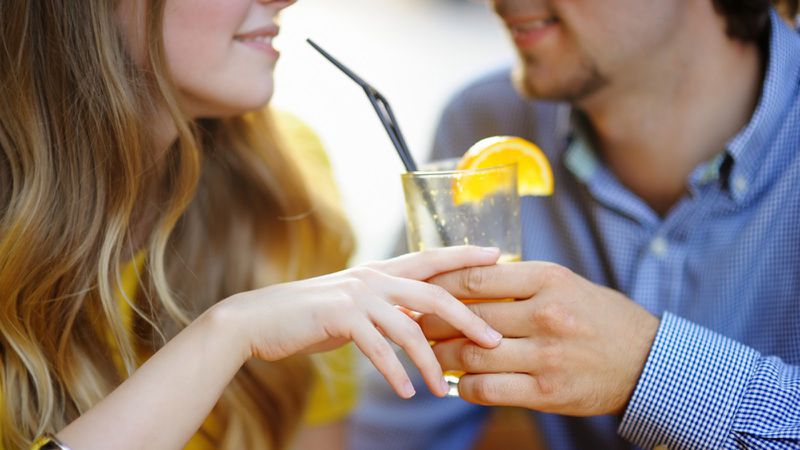 Lovearoundme - How to Give Him a Sign That You’re Into Him